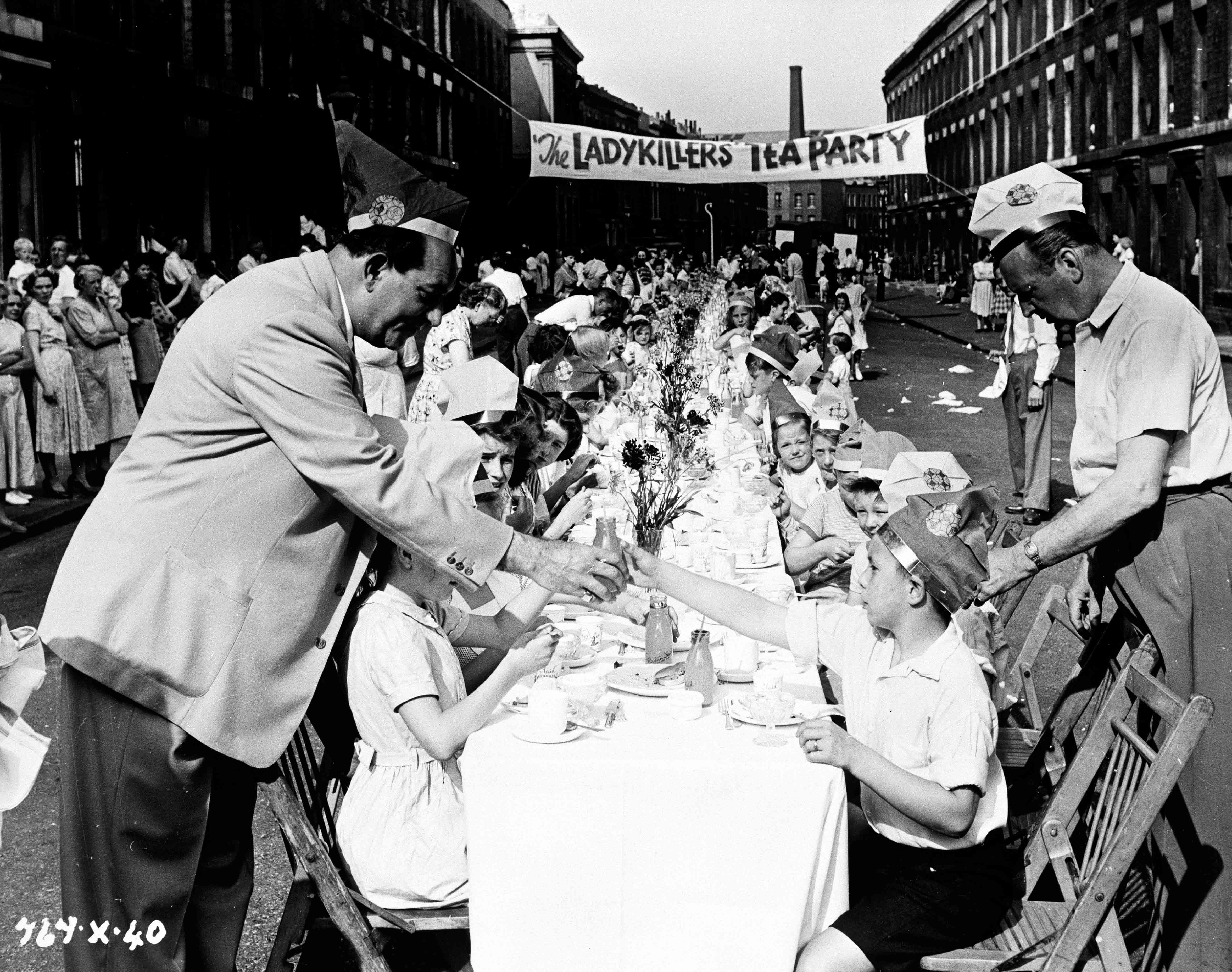 The Ladykillers at 60: Film studio unearths behind-the-scenes stills ...