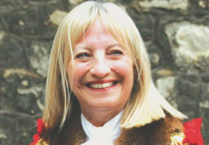 More councillors' ‘gifts': scented candle and tickets for burlesque ...